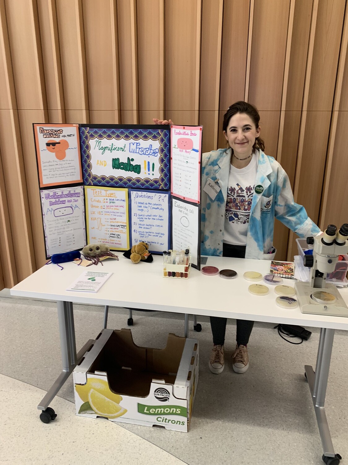 Our very own Katherine Kokkinias engages the public with microbes - Microbial Ecosystems Lab